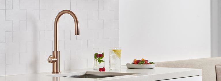 Soda Water vs Sparkling Water: 5 Key Differences Explained